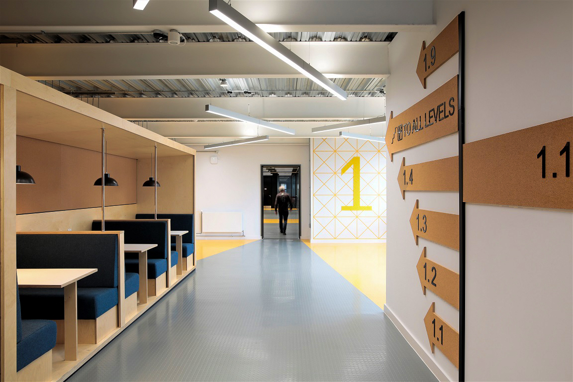 contrast in signage - Norsign